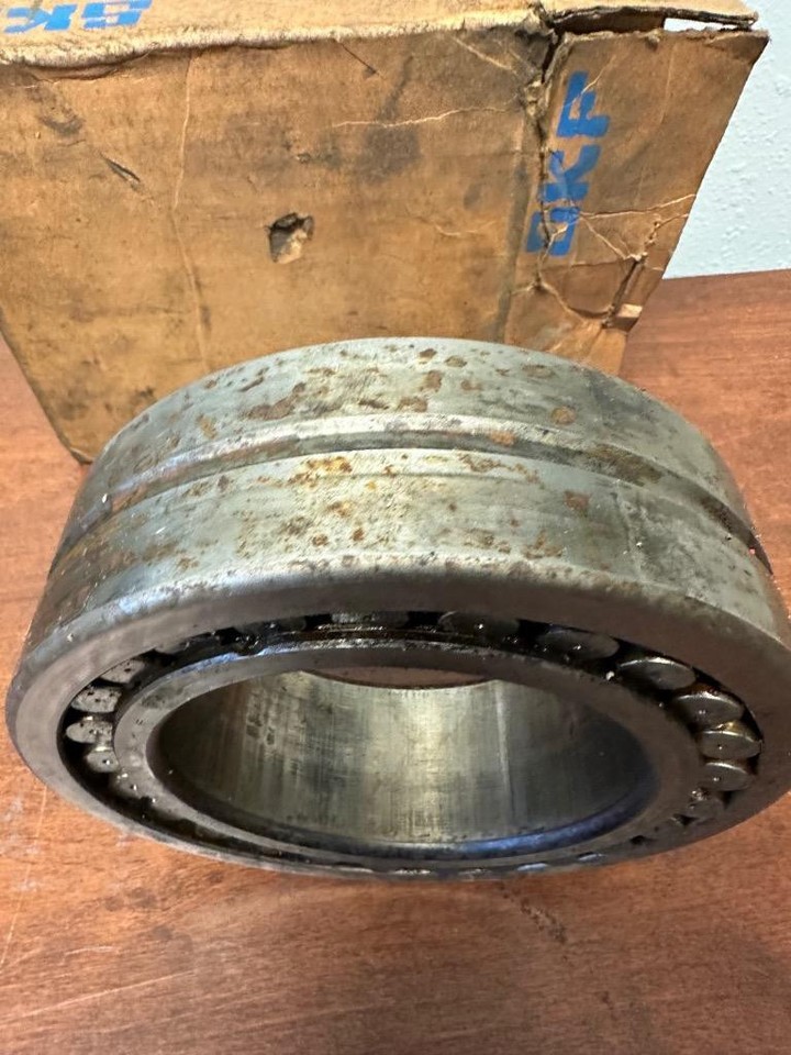 NEW SKF Spherical Roller Bearing 23122 | eBay
