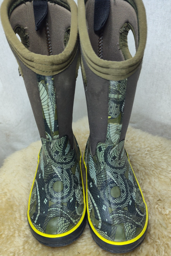 BOGS BOOT YOUTH SNAKE THEMED PULL ON WATERPROOF RUBBER SIZE 10 GREEN ...