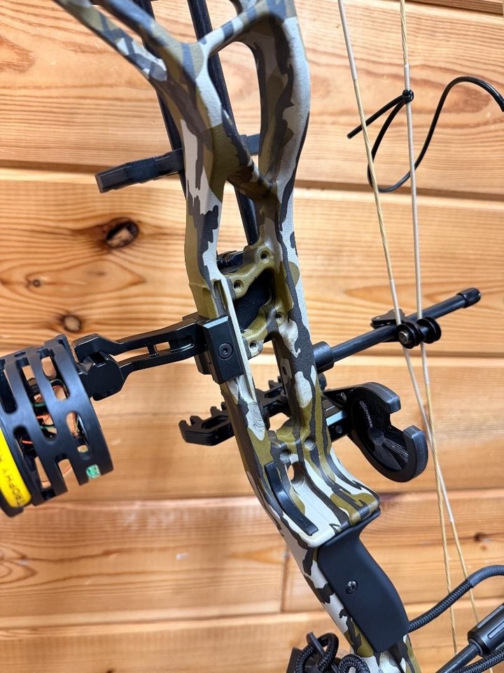NEW 2026 Bear Alaskan Pro RTH Package RH 70lb Mossy Oak Bottomland FULL ...