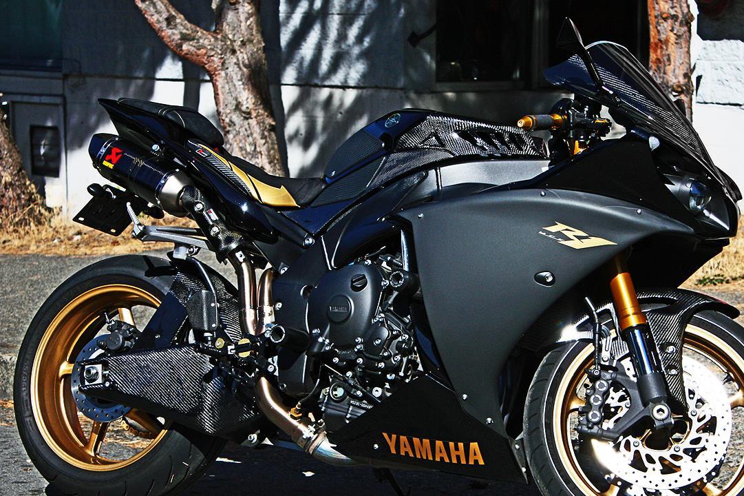 Yamaha R1 Black And Gold