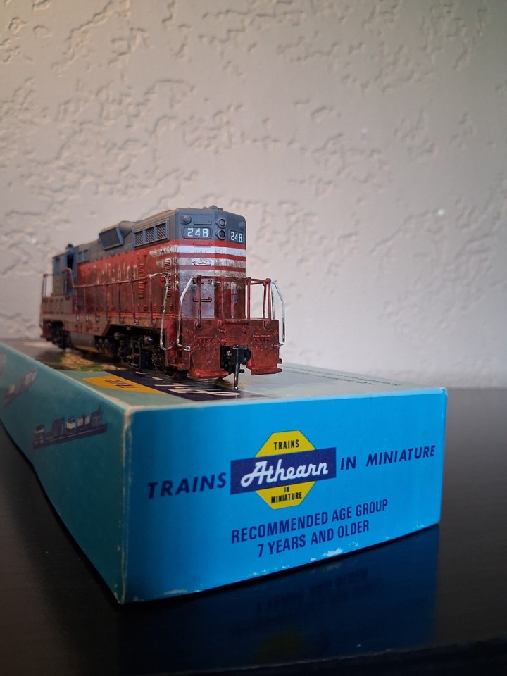 Athearn HO Burlington GP9 Powered Locomotive #248 Blue Box | eBay