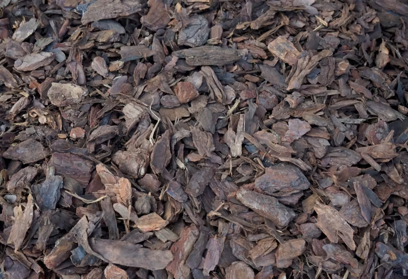 WOODEN MULCH Decorative Bark Chippings Garden Landscaping Chips HIGH ...