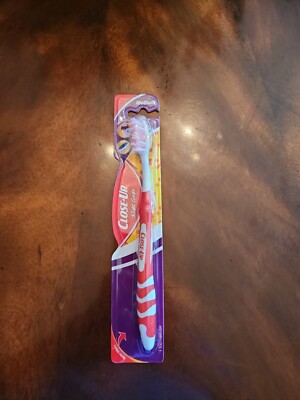 Close Up Right Angle Toothbrush Green & White Medium and tongue cleaner ...