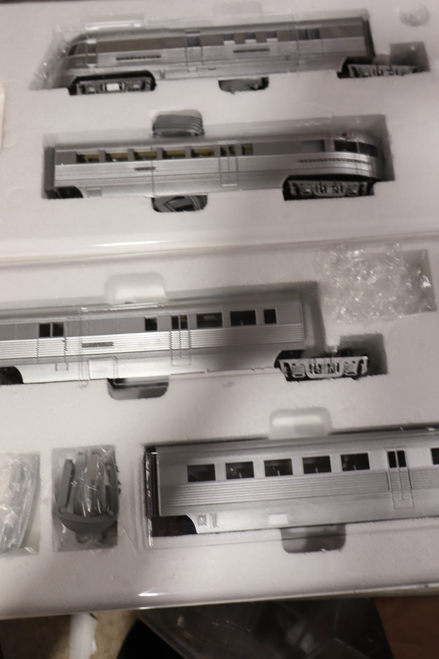 Rail King M.T.H O Scale Burlington Pioneer Zephyr Set #9900 No 30-2186-1 | eBay