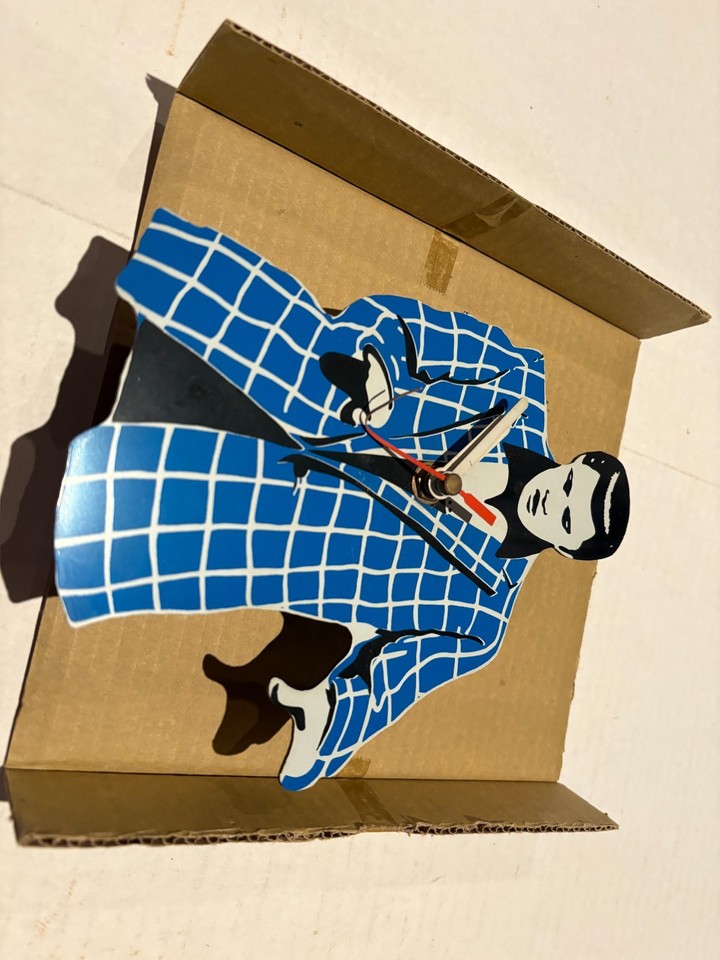 VINTAGE ELVIS PRESLEY Pendulum Swinging Legs CLOCK in BOX Blue | eBay ...