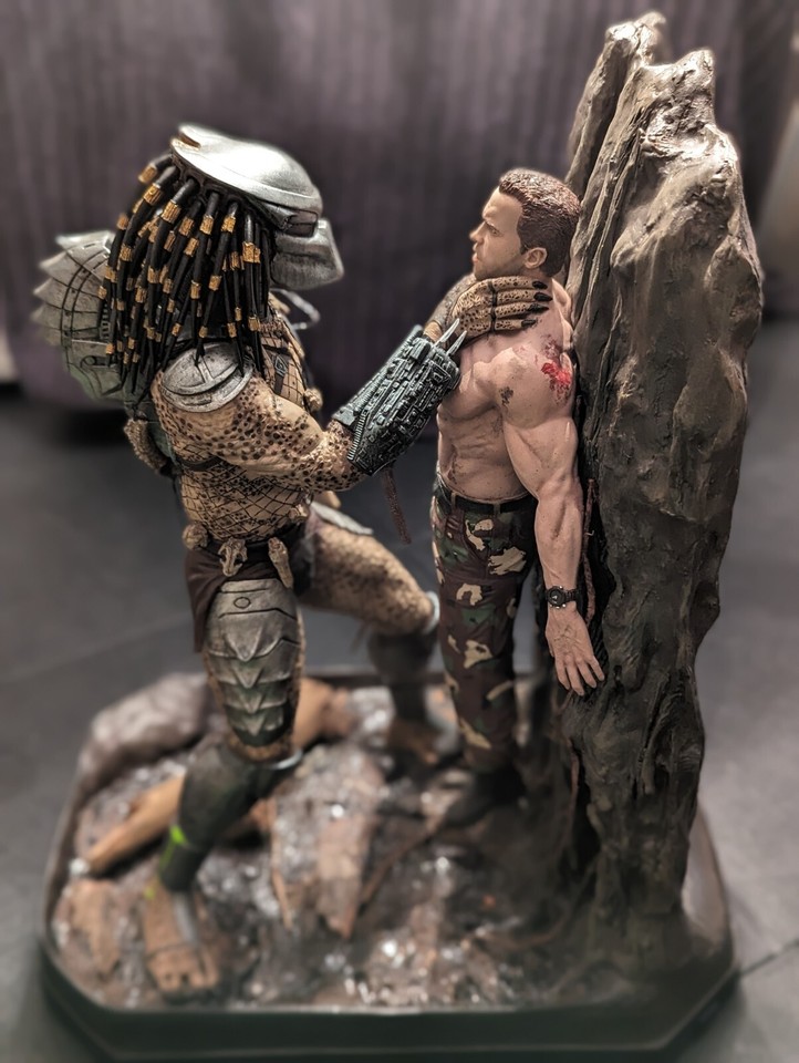 Iconic Encounter Scene Predator Statue | eBay