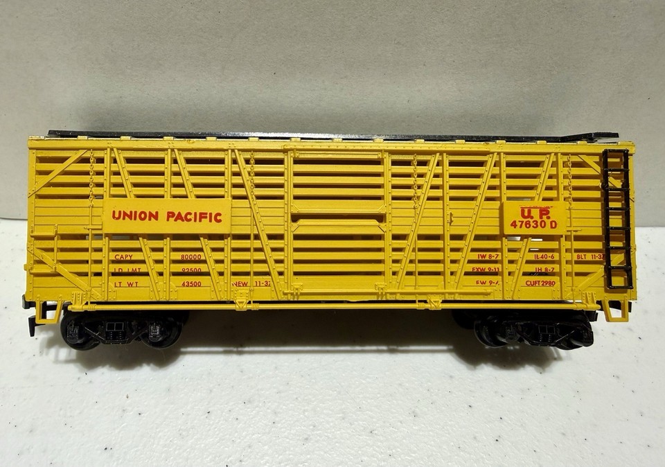 NEW AHM HO Scale Union Pacific Cattle Train Car (Model 5275C) Made in ...
