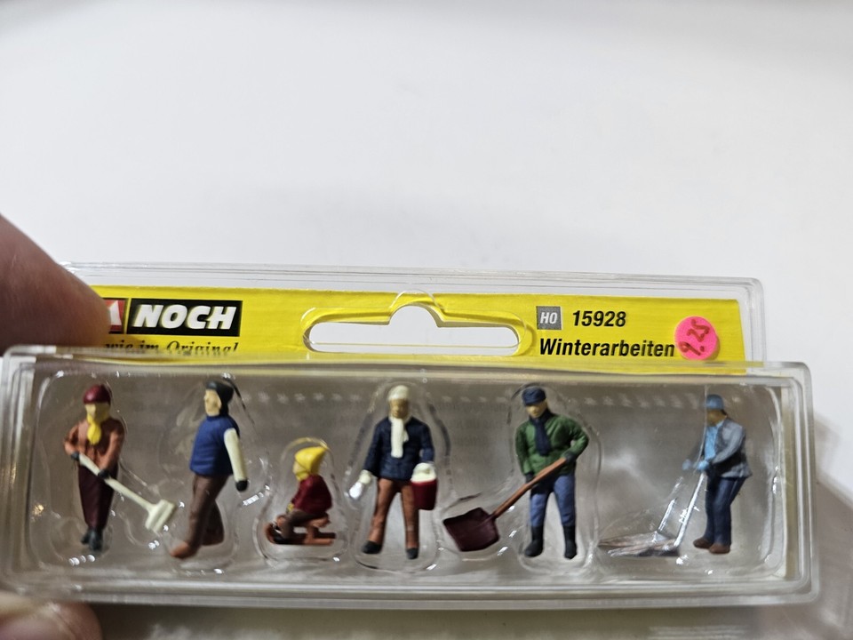 Noch Winter Work Figure Set 15928 HO Scale | eBay
