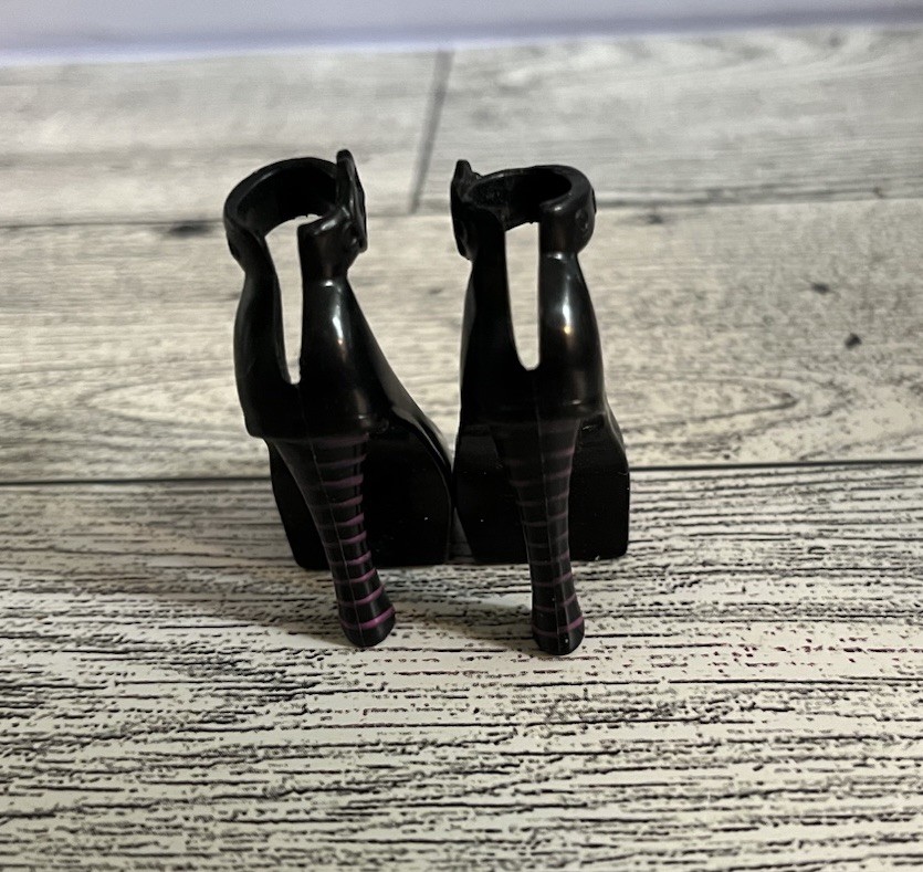 Monster High Create A Monster CAM Design Lab Shoes Black/Purple Stripes ...