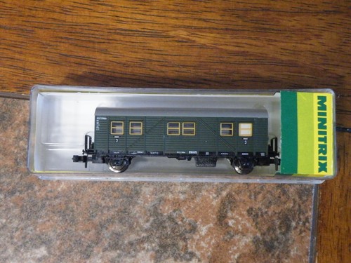 LOOKS UNUSED - N-SCALE MINITRIX 13330 3rd CLASS PASSENGER COACH DB FREE ...