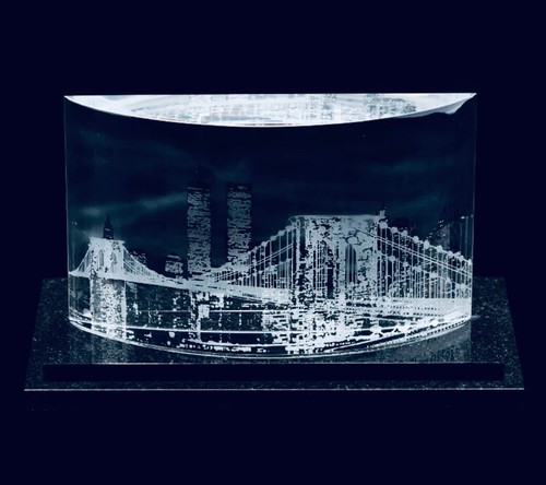 NEW in BOX STEUBEN glass MANHATTAN SKYLINE Brooklyn Bridge Big Apple ...