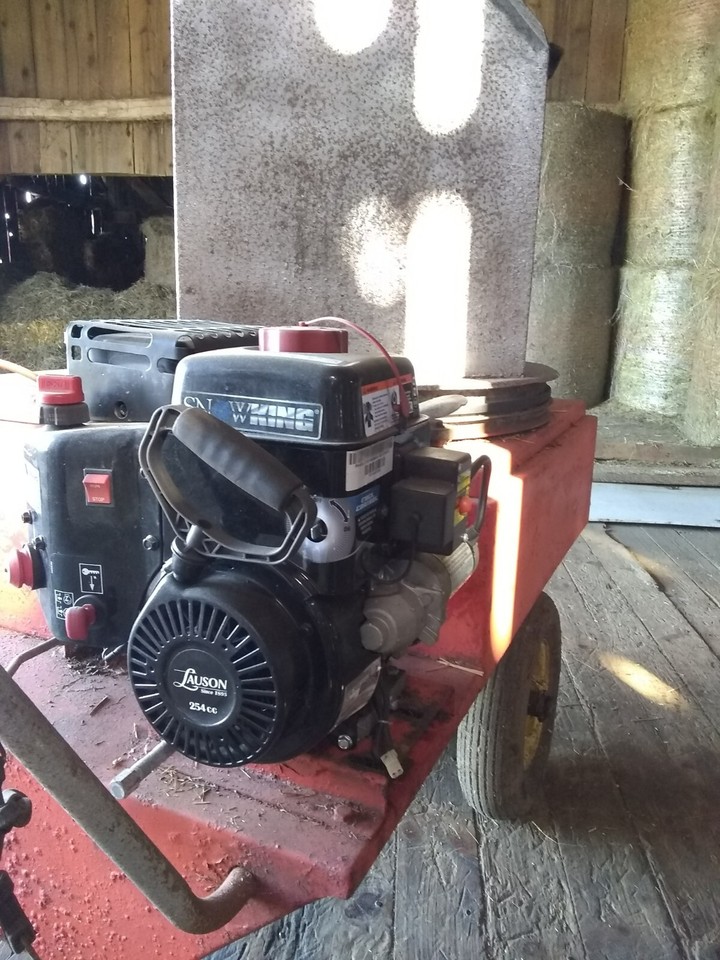 Dynavent Square Bale Bedding Chopper. Silver and Red | eBay