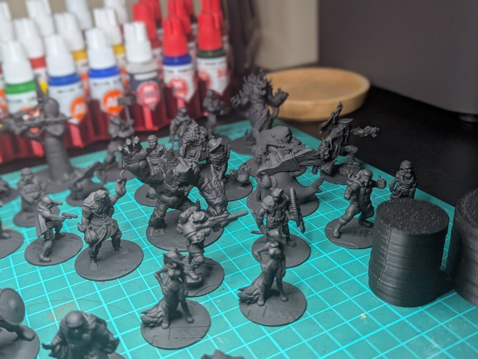 Miniature and Terrain Bundle - Miniature Wargames - Warhammer 40k/AoS ...