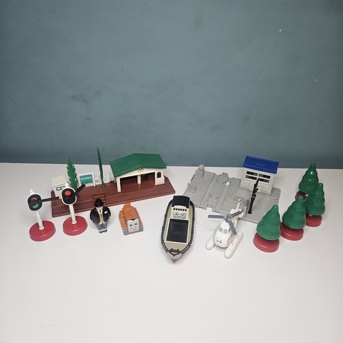 TOMY Thomas Trackmaster Wellsworth Station, Harold & Accessories Bundle ...