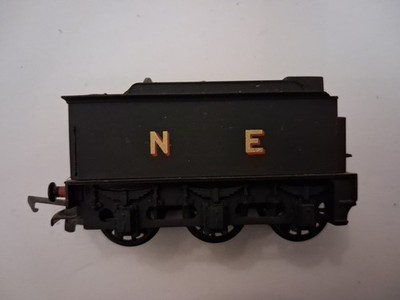 Hornby R39 Class B12 Non Motorised Tender R150 | eBay UK