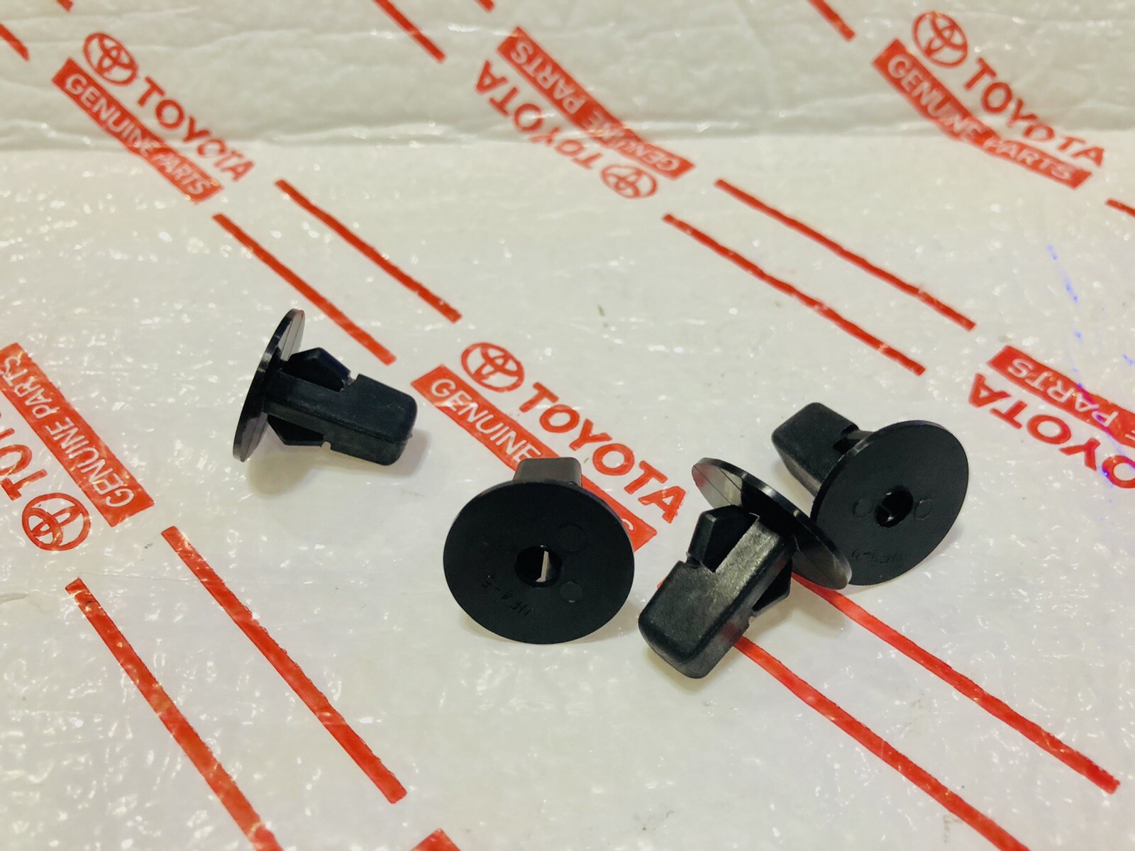 (4) NEW OEM LEXUS FENDER LINER GROMMET SCREW CLIPS RX330 RX350 RX450H ...