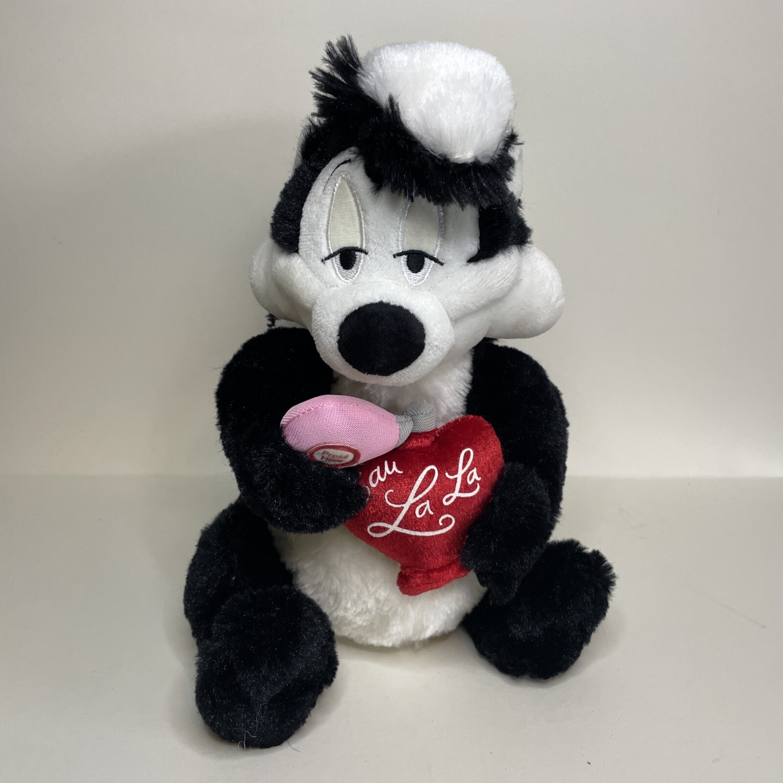 Pepe Le Pew Looney Tunes Plush sweet smell of love talking Valentine ...
