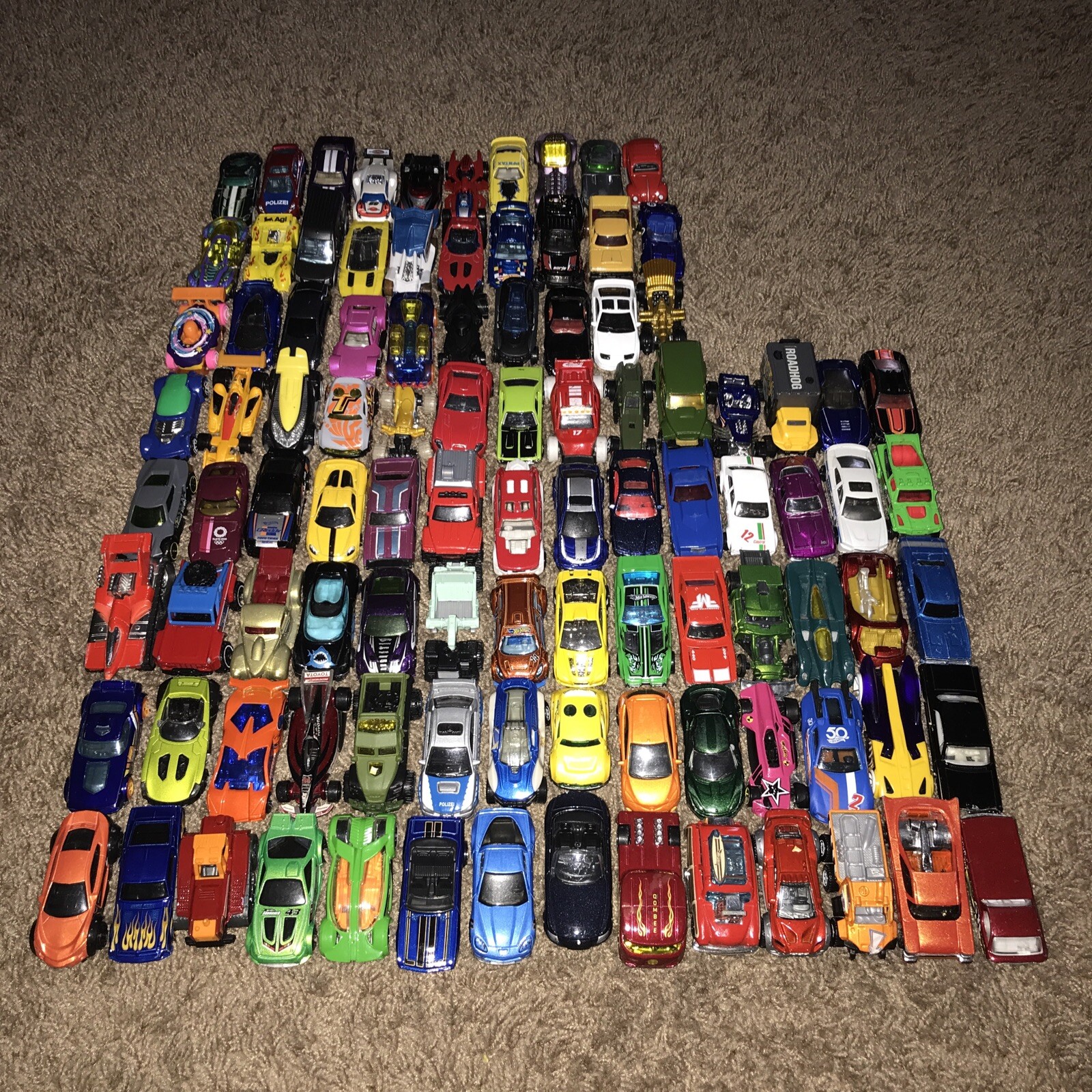 100 Hot Wheels Cars