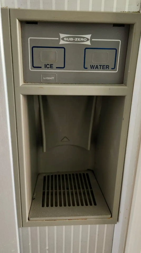 1993 Sub-Zero 590 side by side refrigerator & freezer w/ cabinet ...