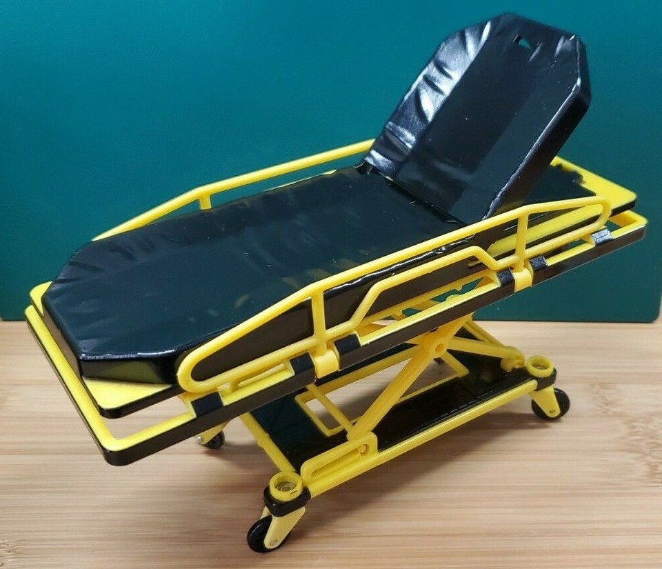 RC 1/10 Scale Stretcher Truck Ambulance Rock Crawler Garage Miniature ...