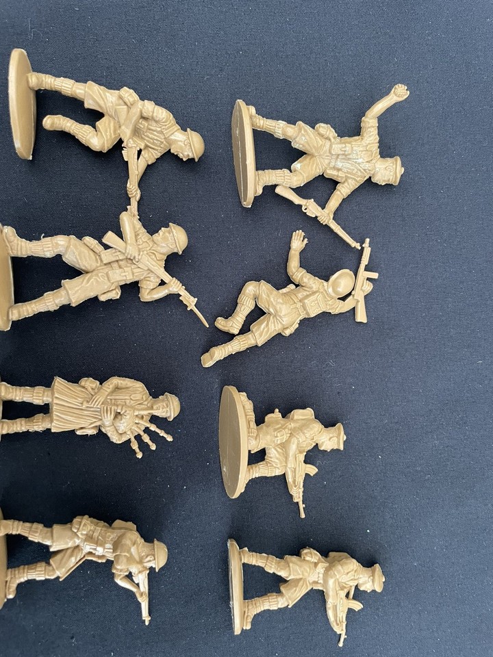 Job Lot of Vintage Plastic 1:32 Matchbox Scottish Army men toy soldiers ...