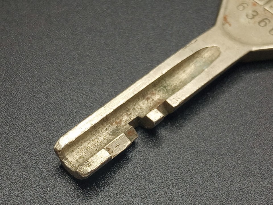 ---Vtg Greenwald GI Cobra 6366 laundry vending coin box key | eBay