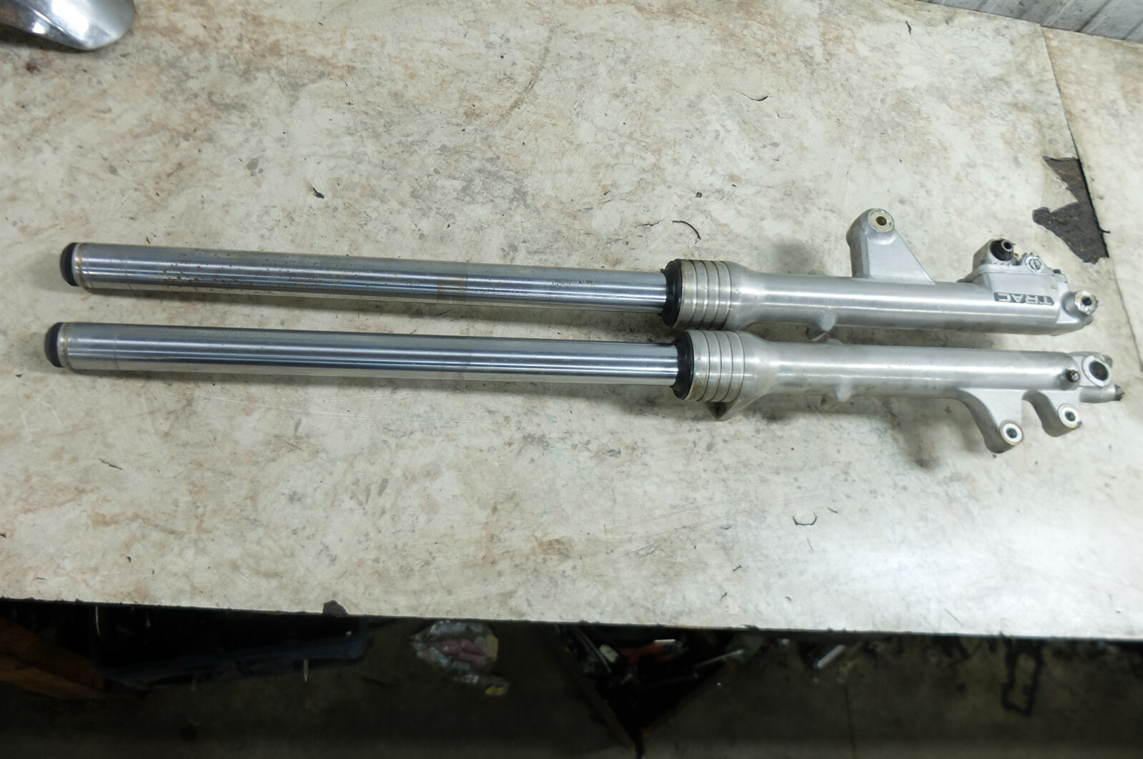 83 Honda VF 750 V45 VF750 S Sabre front forks fork tubes shock right ...