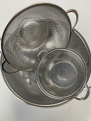 HÖLM 3-Piece Stainless Steel Mesh Micro-Perforated Colander Set (1, 2.5 ...