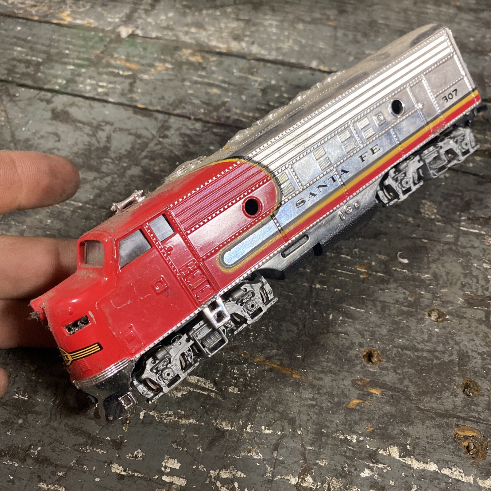 HO Scale Bachmann EMD F9 Diesel Locomotive Santa Fe 307 | eBay