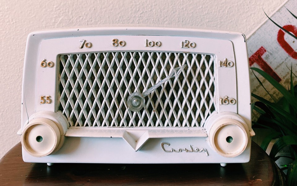 Crosley E-10 WE White Tube Radio Mid Century Mid Hollywood Regency ...