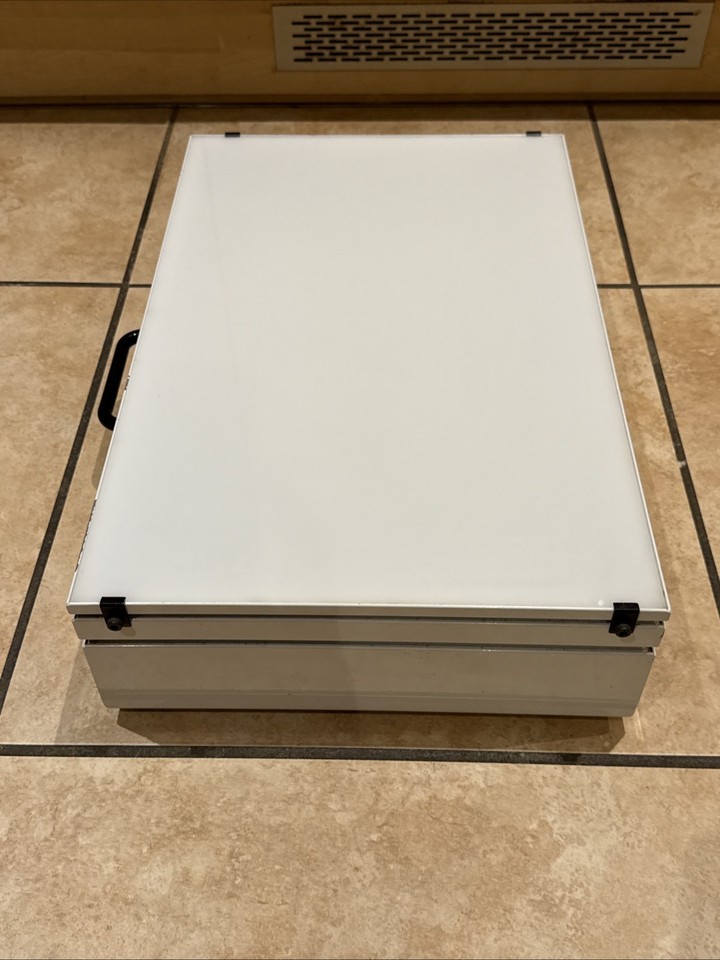 Hancocks A3 Light Box - Daylight Aluminium , Artist, Photographer ...