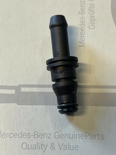 Mercedes W203 W209 Coolant Breather Pipe Connector Socket 1X Genuine ...