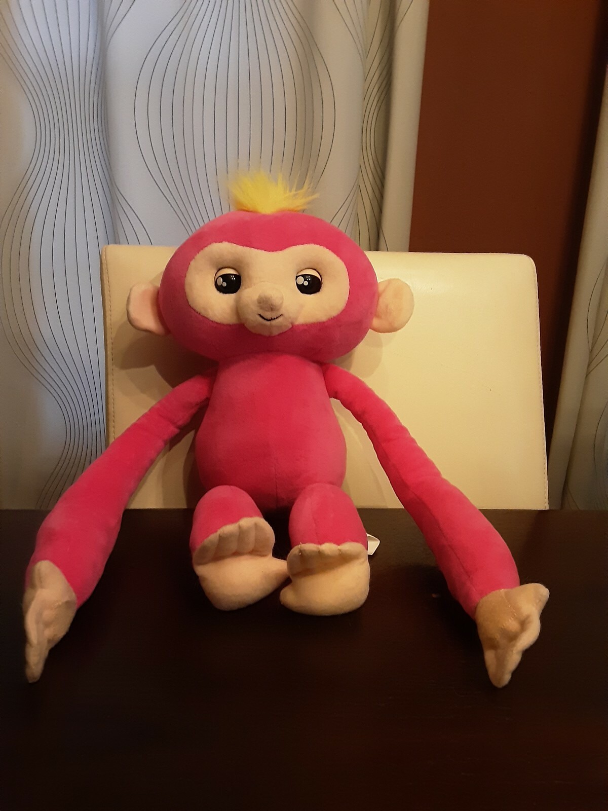 WowWee Fingerlings Hugs Bella Pink Baby Monkey Advanced Interactive ...