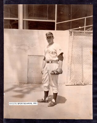 Del Ennis PHILLIES UNSIGNED 7-1/2 x 9-3/4 ORIGINAL B&W SNAPSHOT PHOTO ...