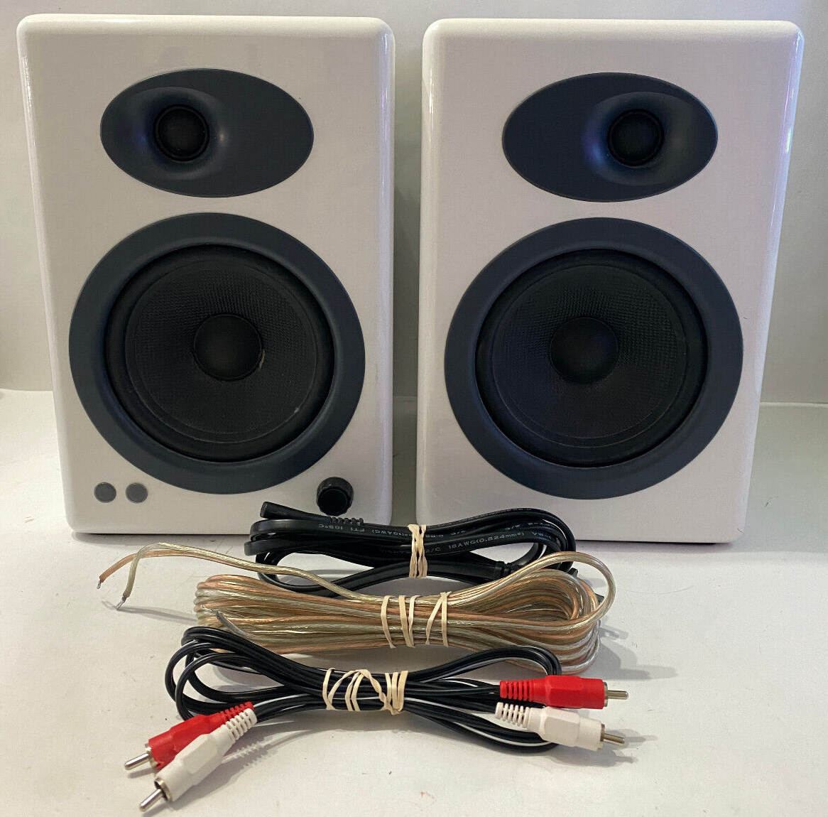 Audioengine A5+ Classic 150W Powered Bookshelf Speakers - White for ...