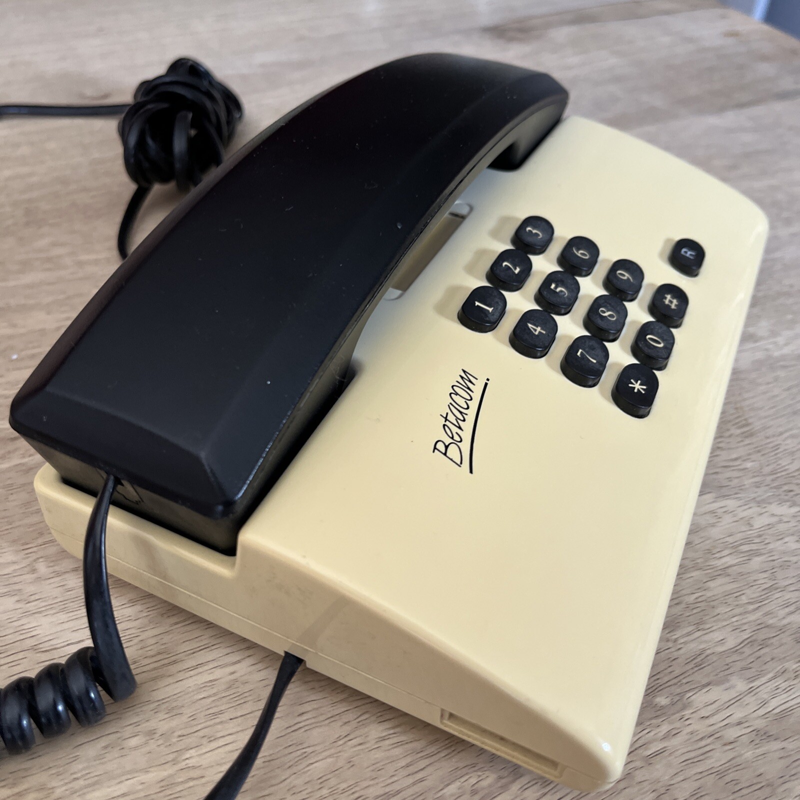 Vintage 1980s Betacom Phoenix SL30 Corded Desktop Telephone Black ...