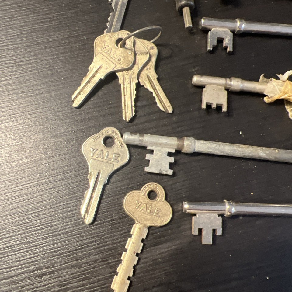 18 X Yale Old Keys Job Lot Mixed Keys Bundle Locks Cabinet Padlock Yale ...