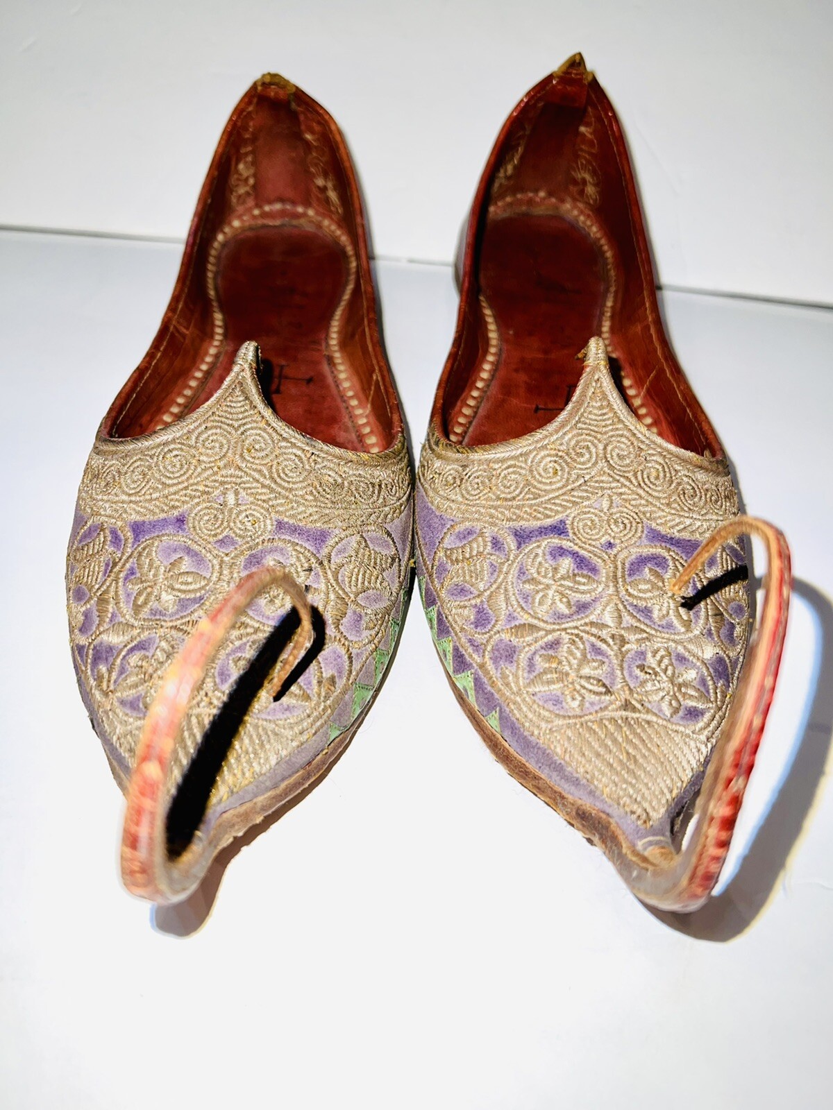 VINTAGE ARABIAN PERSIAN GENIE LEATHER HANDMADE EMBROIDERED CURLED CURL ...