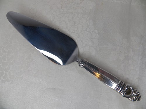 INTERNATIONAL ROYAL DANISH STERLING SILVER HANDLE PIE/CAKE SERVER 10 3/ ...