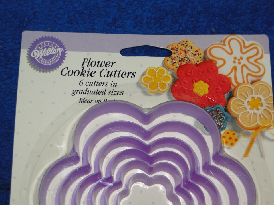 New Wilton Flower Cookie Cutters, 6 plastic cutters in graduated sizes ...