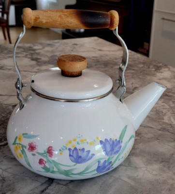 Corelle Coordinates LINCOWARE Enamel Coated Metal Tea Kettle w/Lid ...