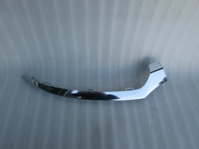 2015 - 2018 MERCEDES C Class AMG OEM Front Bumper Right Chrome Trim ...
