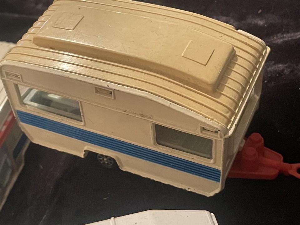 VINTAGE LARGE CORGI TOYS JOBLOT 14 CARS 4 CARAVANS WITH 2 BONUS No Name ...