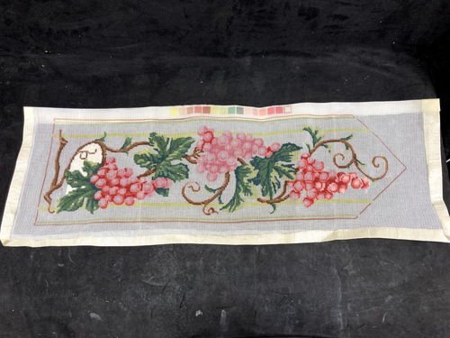 VINTAGE GRAPE VINE WITH GRAPES NEEDLEPOINT CANVAS PARTIALLY COMPLETE ...