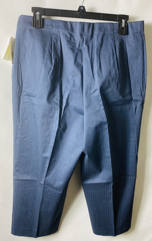 Judith Hart petite Classic Capri size 12P blue Waist 32” Inseam Person ...