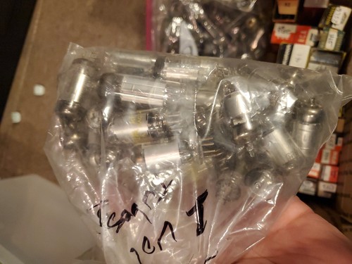 Huge Lot Of Hundreds Of Vacuum Tubes Mini, Glass, 1v 5v 6v 7v 14v Many ...