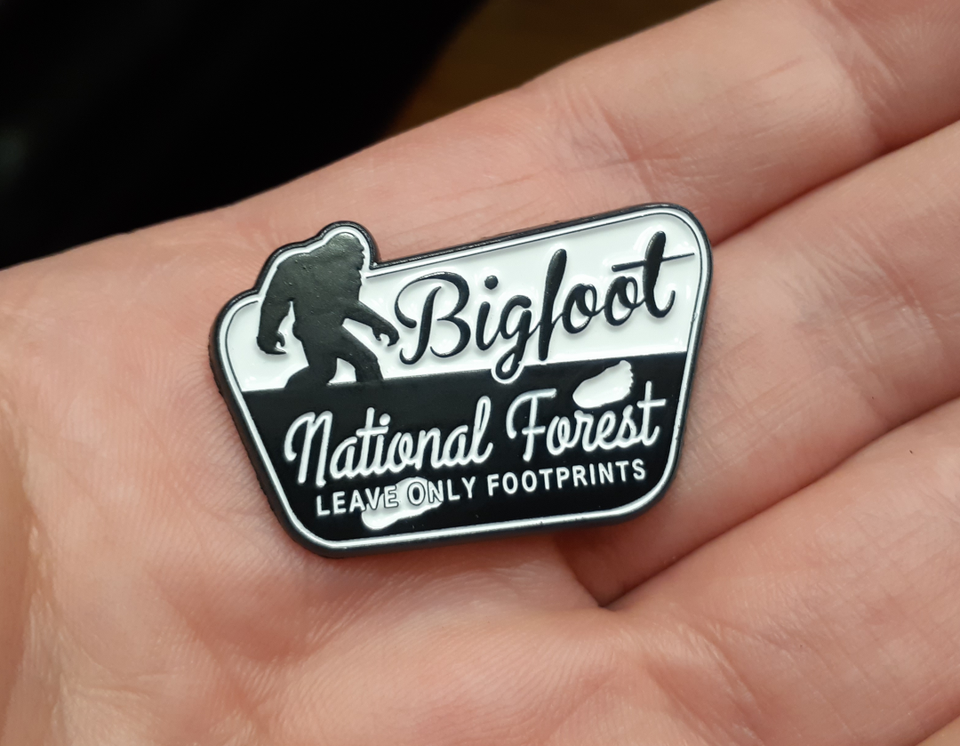 BIGFOOT NATIONAL FOREST PIN Sasquatch Leave Only Footprints enamel ...