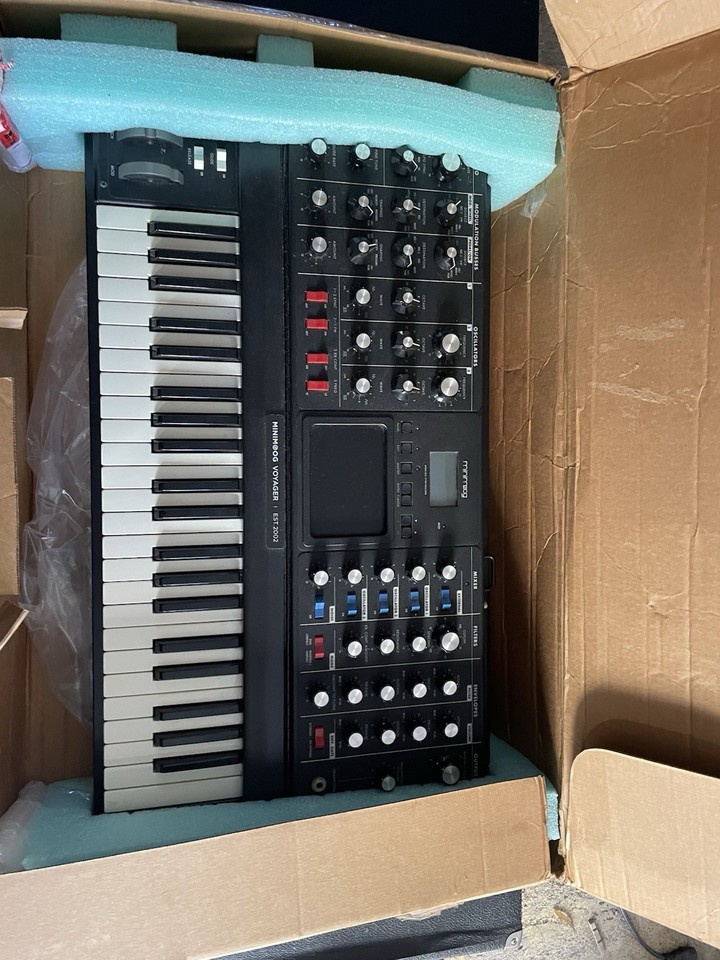 Moog Minimoog Voyager Electric Blue Keyboard Synthesizer | eBay