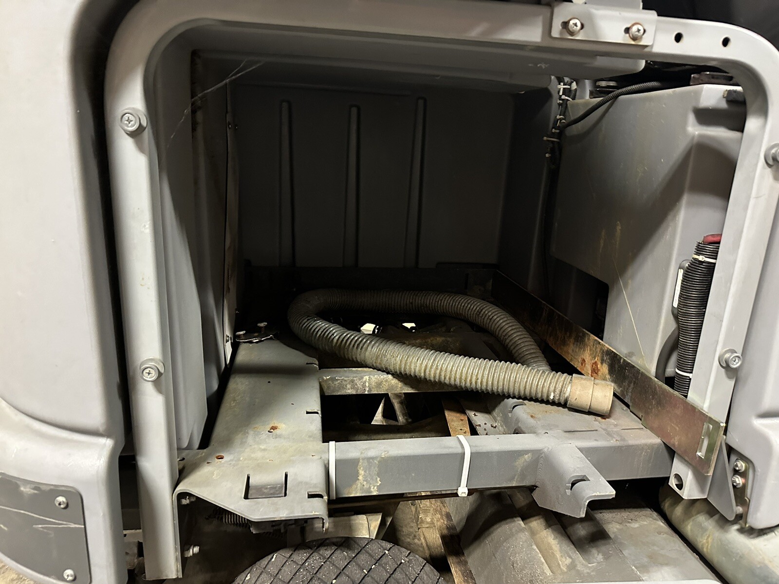 Nilfisk Advance Condor 4830C Commercial Rider Floor Scrubber 56413005 ...