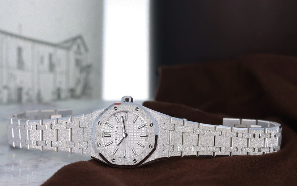 Audemars Piguet Royal Oak Mini Frosted Ladies White Gold 67630BC.GG ...